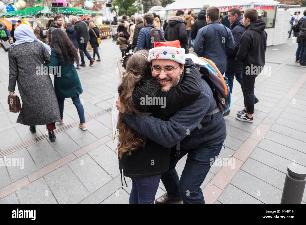 Free hugs hug hugging public hi-res stock photography and images - Alamy