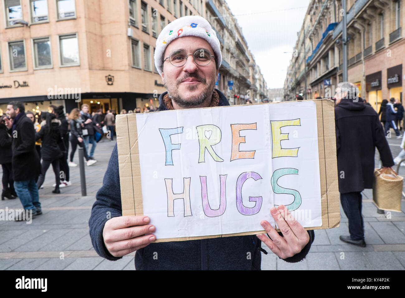 Free hugs hug hugging public hi-res stock photography and images - Alamy