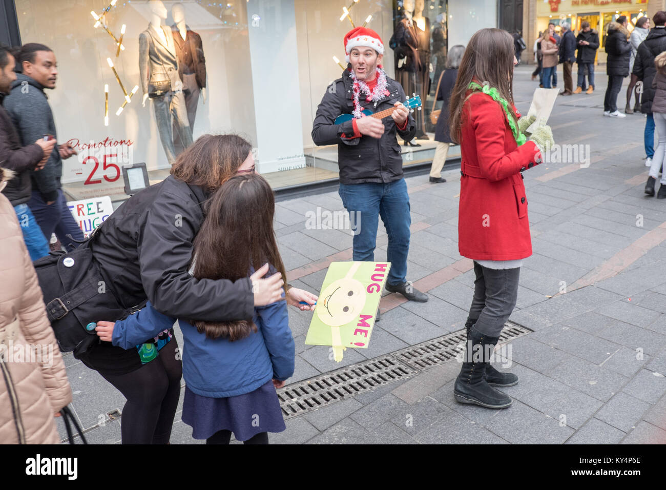 Free hugs hug hugging public hi-res stock photography and images - Alamy
