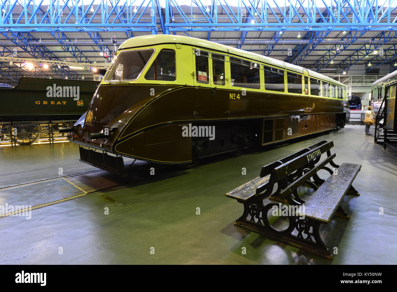 Gwr railcar hi-res stock photography and images - Alamy