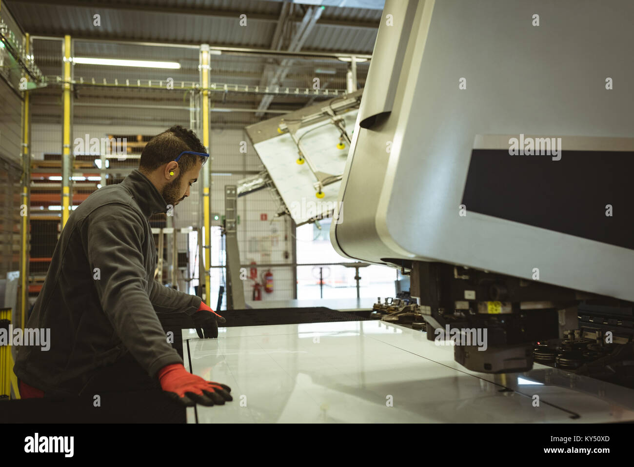 Glass sheet hi-res stock photography and images - Alamy