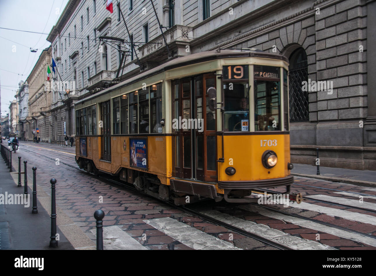 trambia milaon centrale, transport, public, milano, lombardy, italia ...