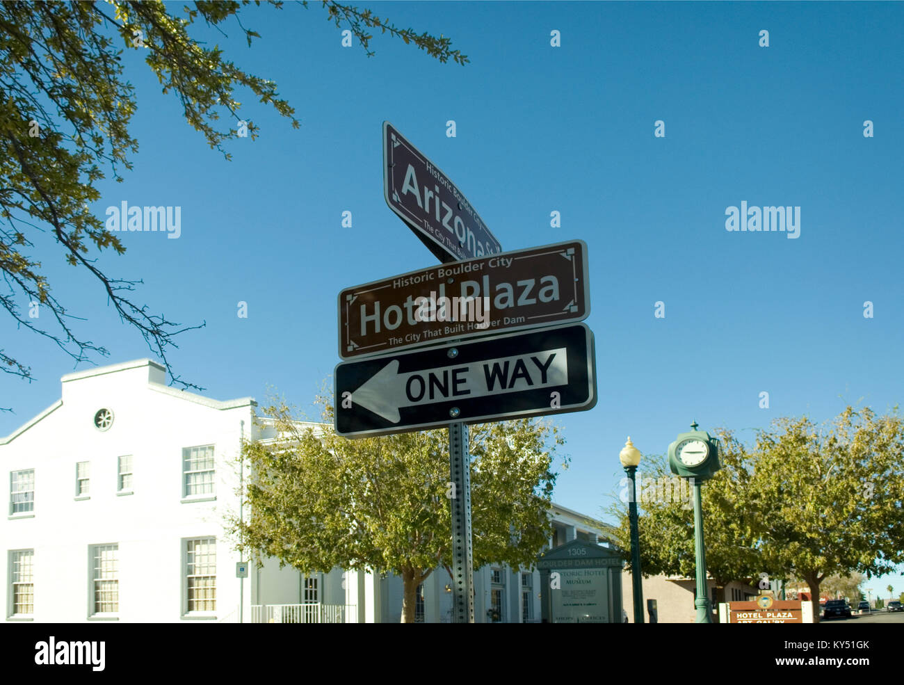 Hotel plaza hi-res stock photography and images - Alamy