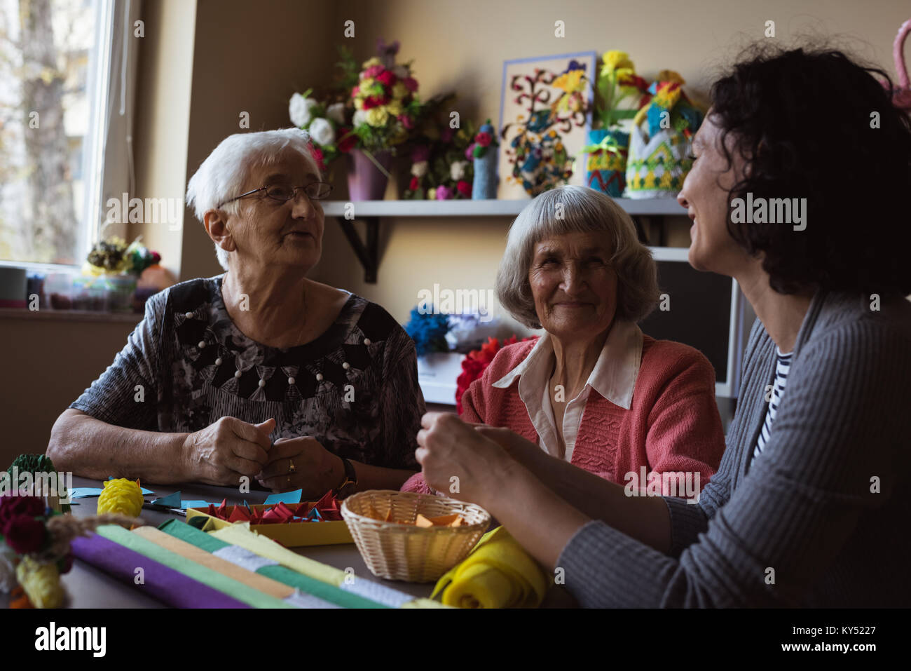 Two senior citizen women hi-res stock photography and images - Alamy