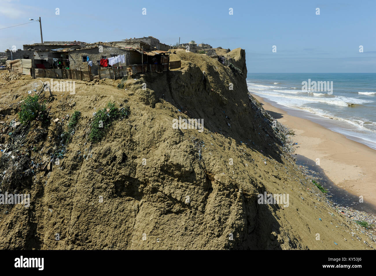 ANGOLA, Cuanza Sul, Sumbe town, slum on sand cliff at the atlantic ...