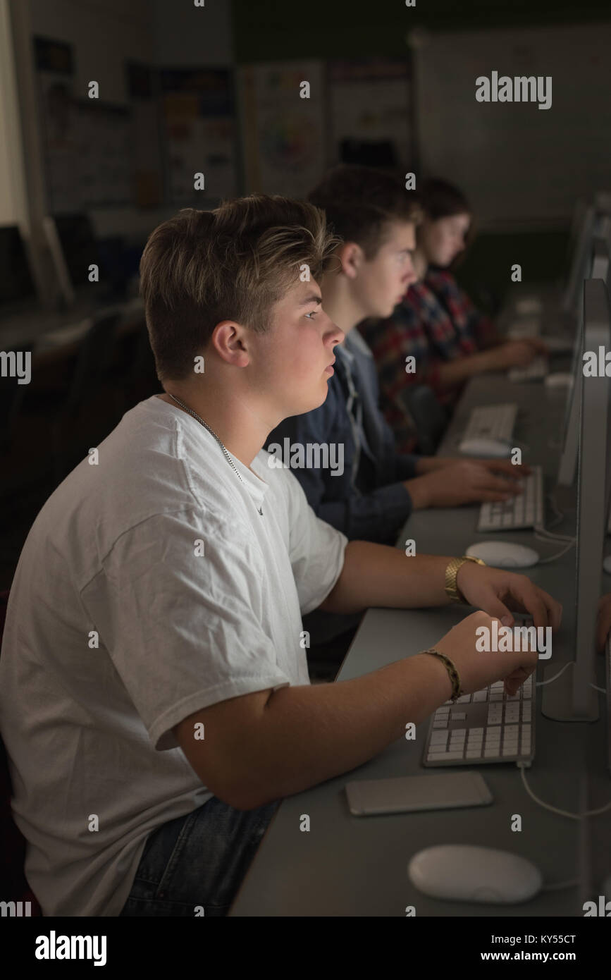 College students studying computer hi-res stock photography and images ...