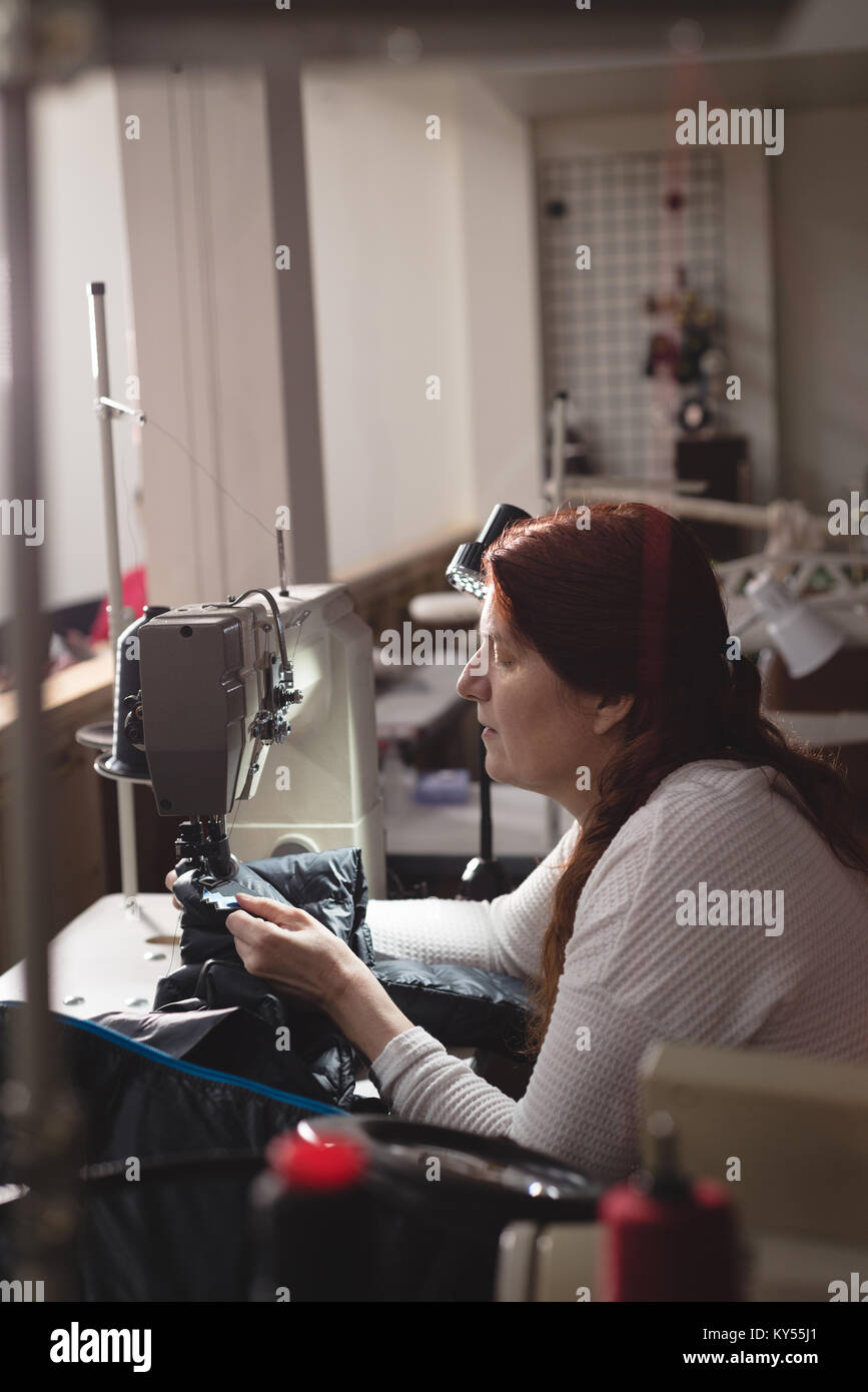 Tailor sewing cloth with sewing machine Stock Photo - Alamy