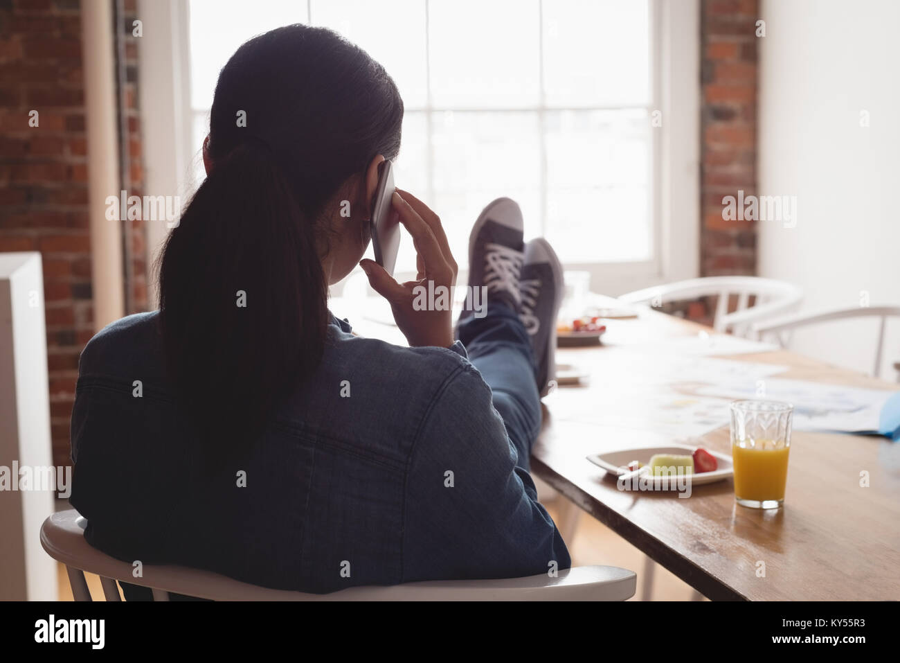 Woman talking on phone feet hi-res stock photography and images - Alamy