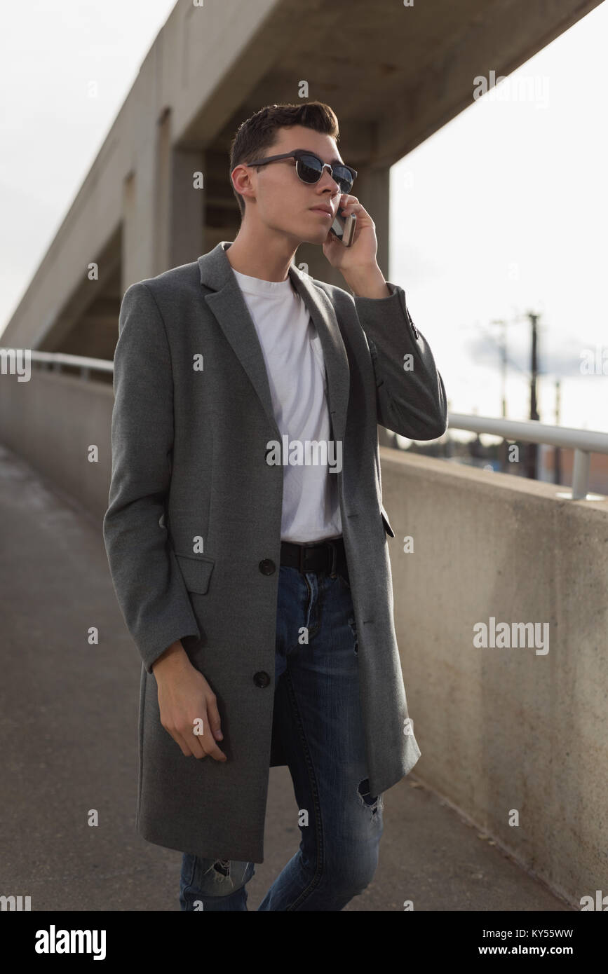 Man talking on phone bridge hi-res stock photography and images - Alamy