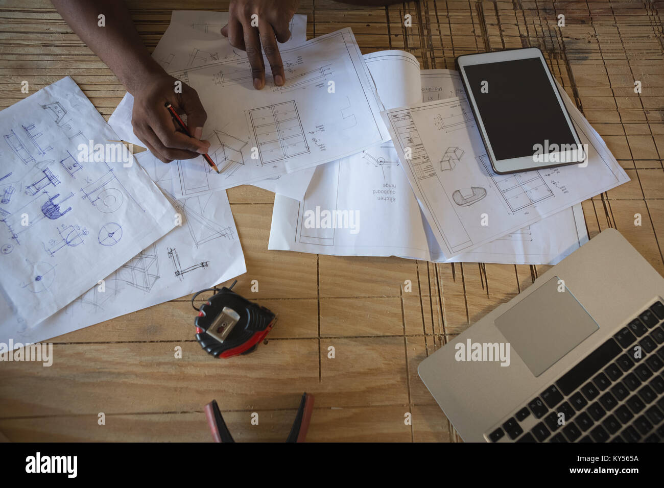 Paper workshop hi-res stock photography and images - Alamy