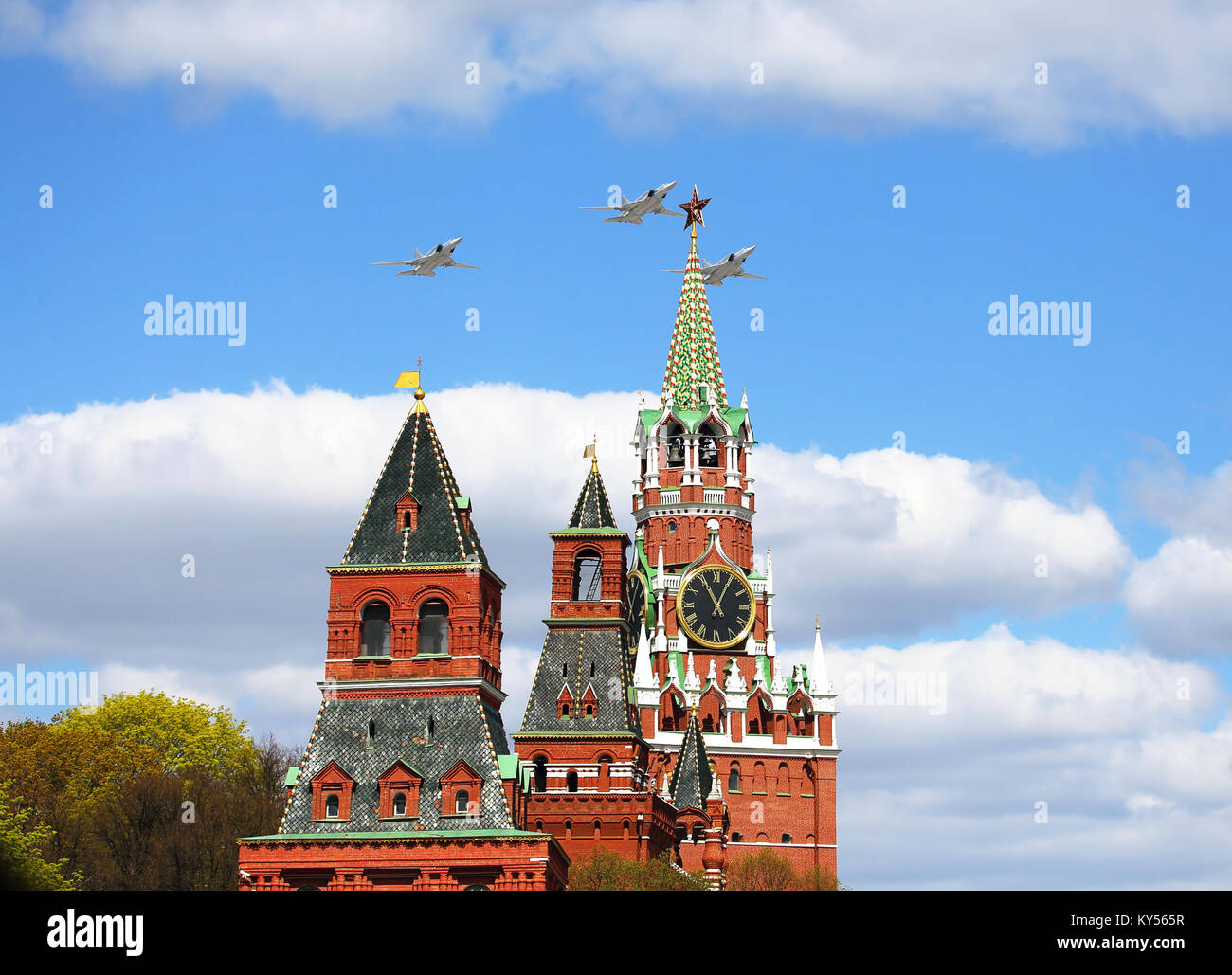 Combat aircraft of the russian Air Force flying over the Moscow Kremlin ...