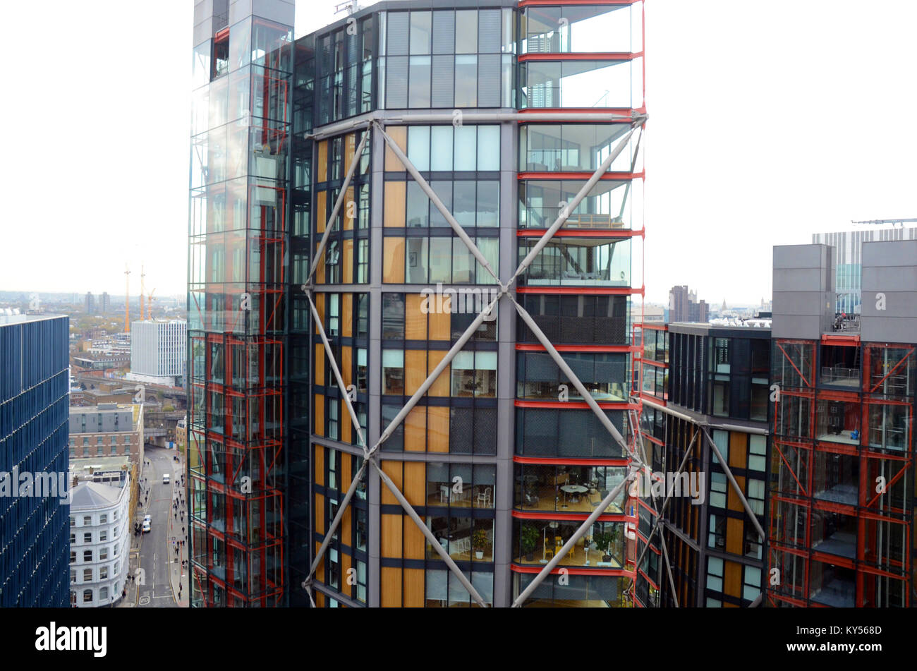 Tate modern viewing platform hi-res stock photography and images - Alamy