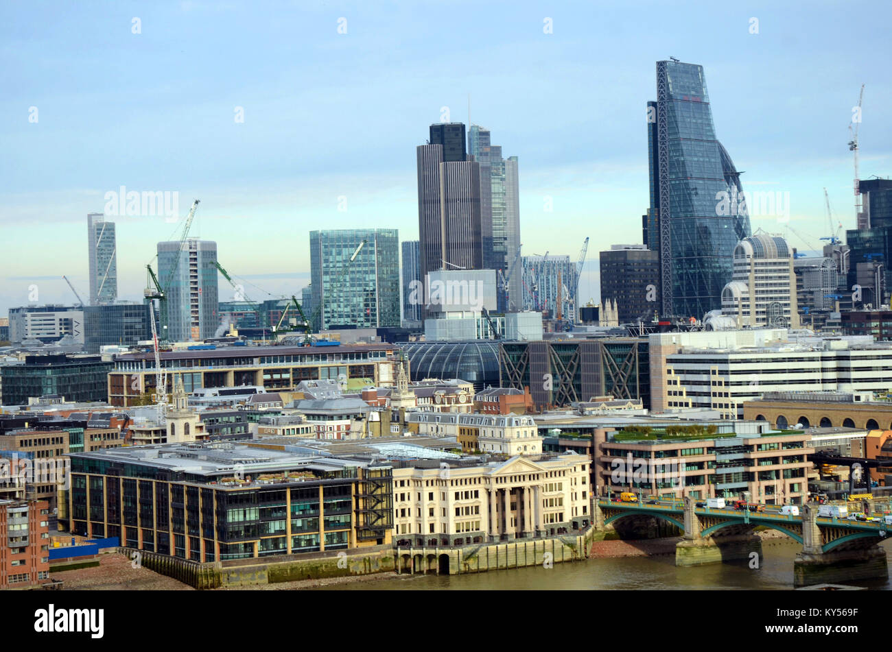 Tate modern viewing gallery view hi-res stock photography and images ...