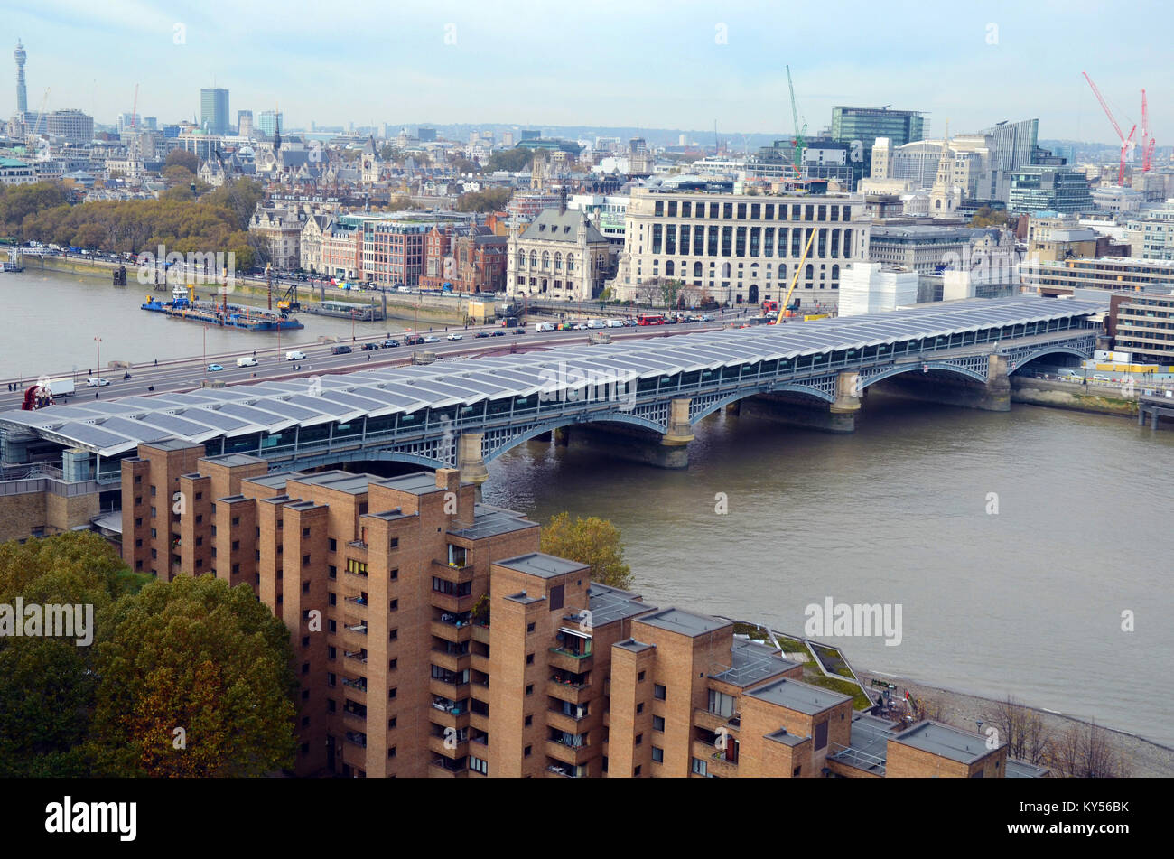 Viewing platform tate modern art gallery hi-res stock photography and ...