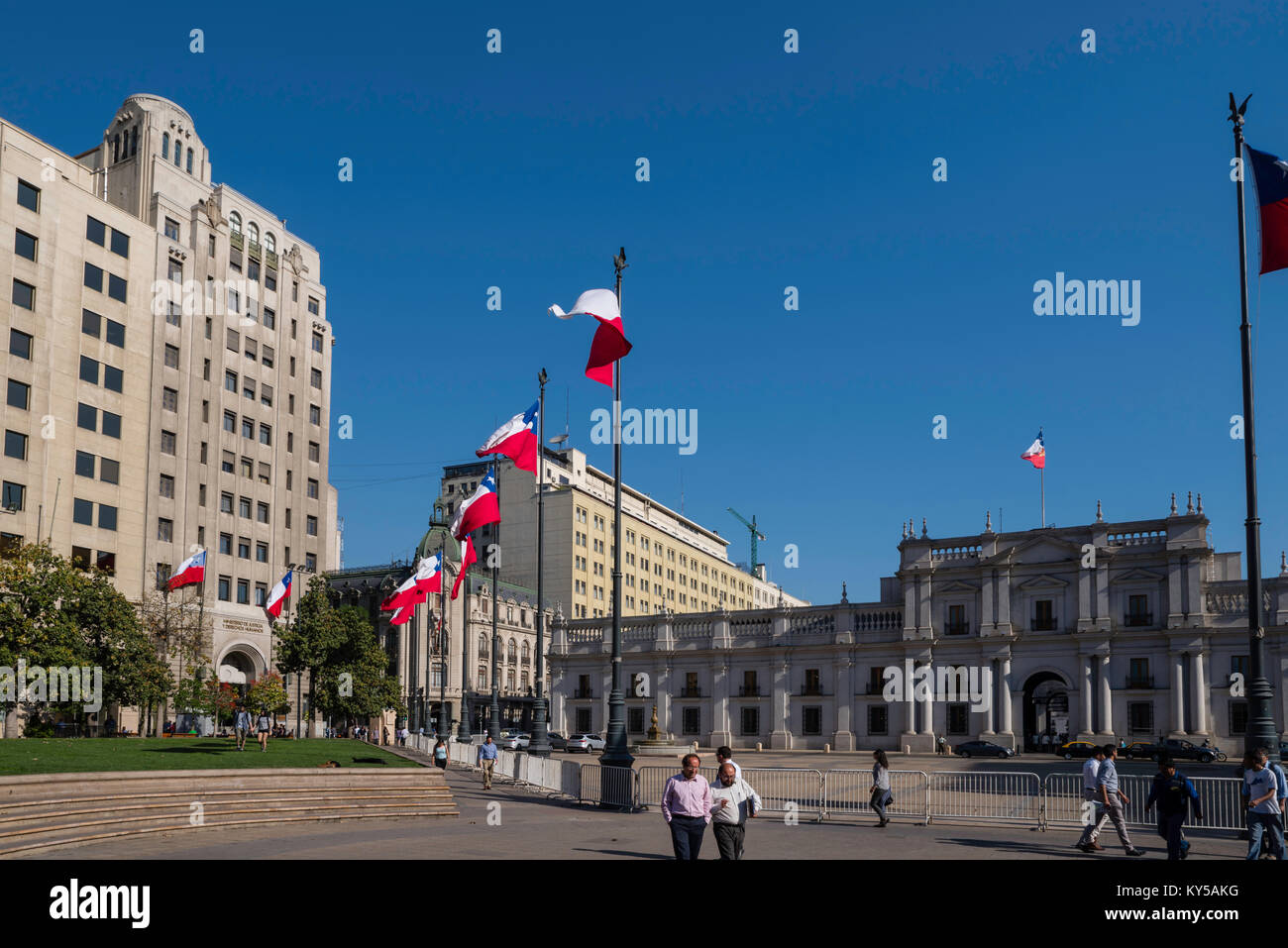 Palacio la Moneda and Plaza de la Constitucion, Santiago, Chile ...