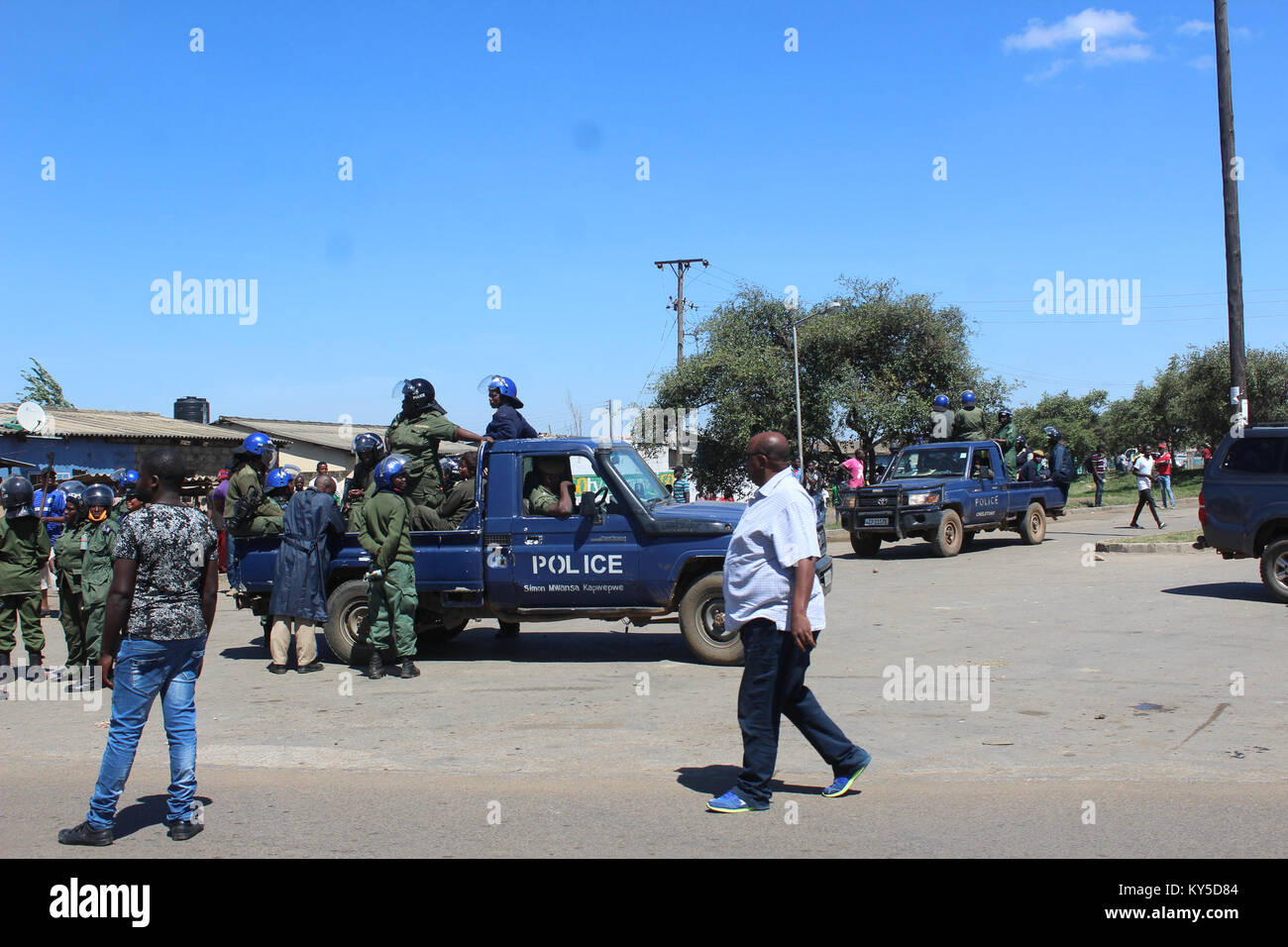 Lusaka, Zambia. 12th Jan, 2018. Zambian police forces patrol the street ...
