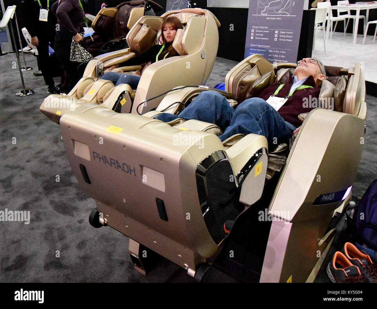 Las Vegas, USA. 12th January, 2018. CES attendees take a brake in the ...