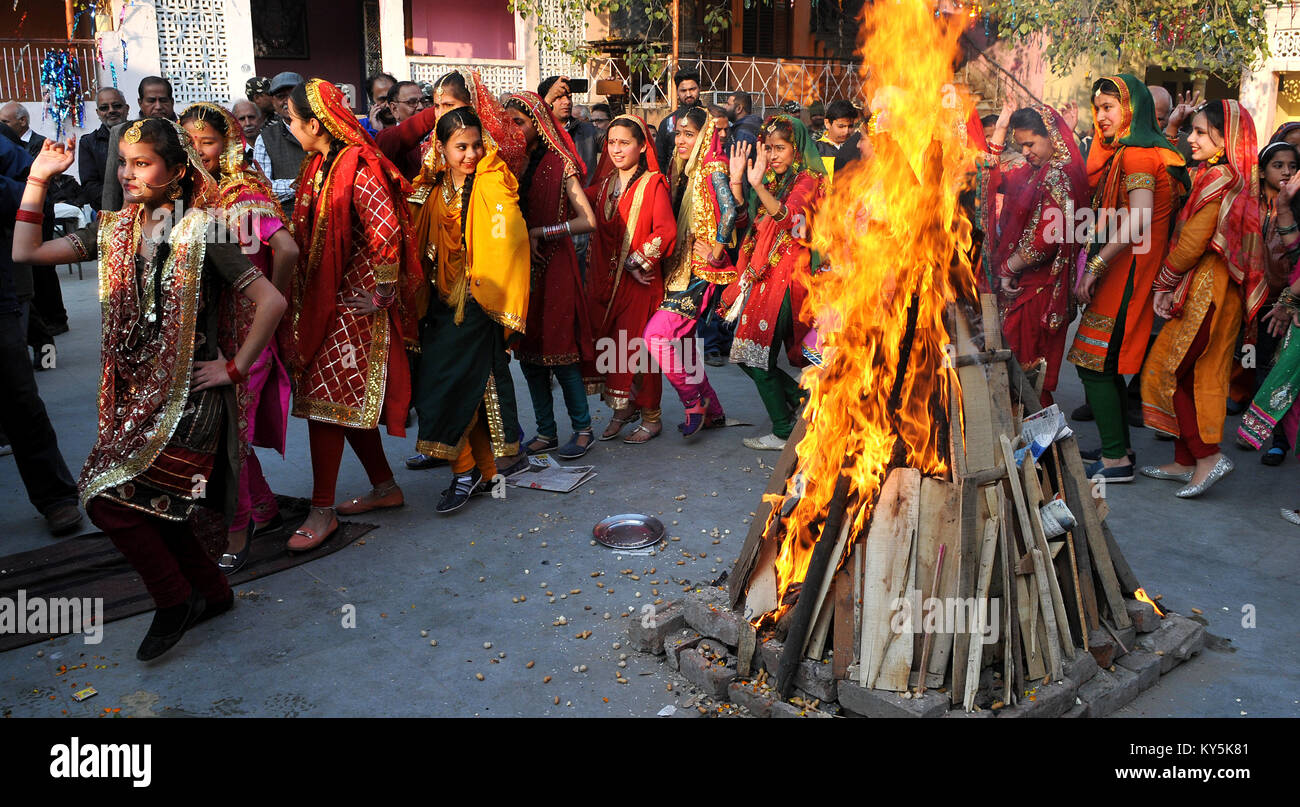 Jammu, Kashmir. 13th Jan, 2018. School girls wearing traditional ...