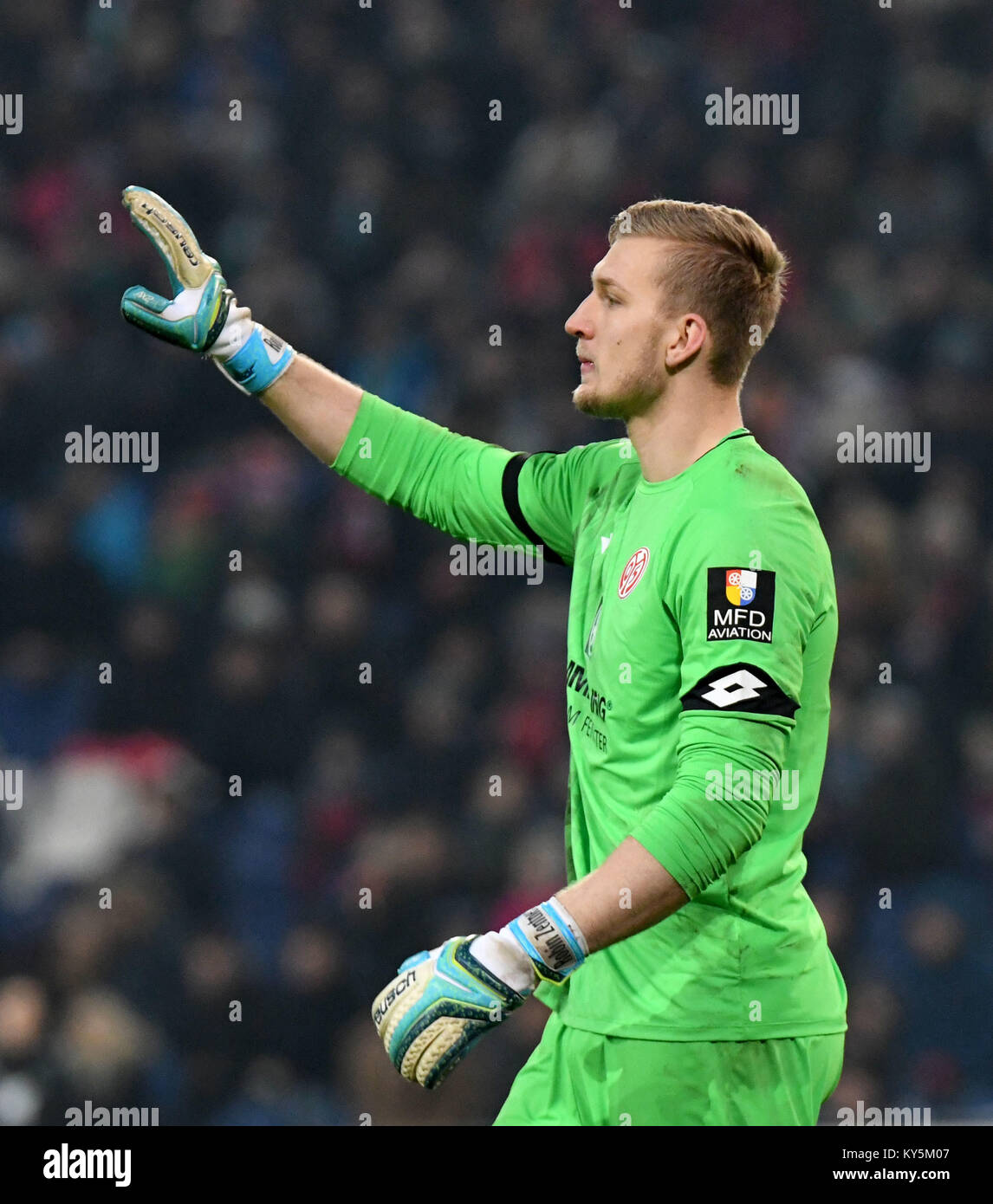 Hannover, Germany. 13th Jan, 2018. Mainz goalie Robin Zentner in goal ...