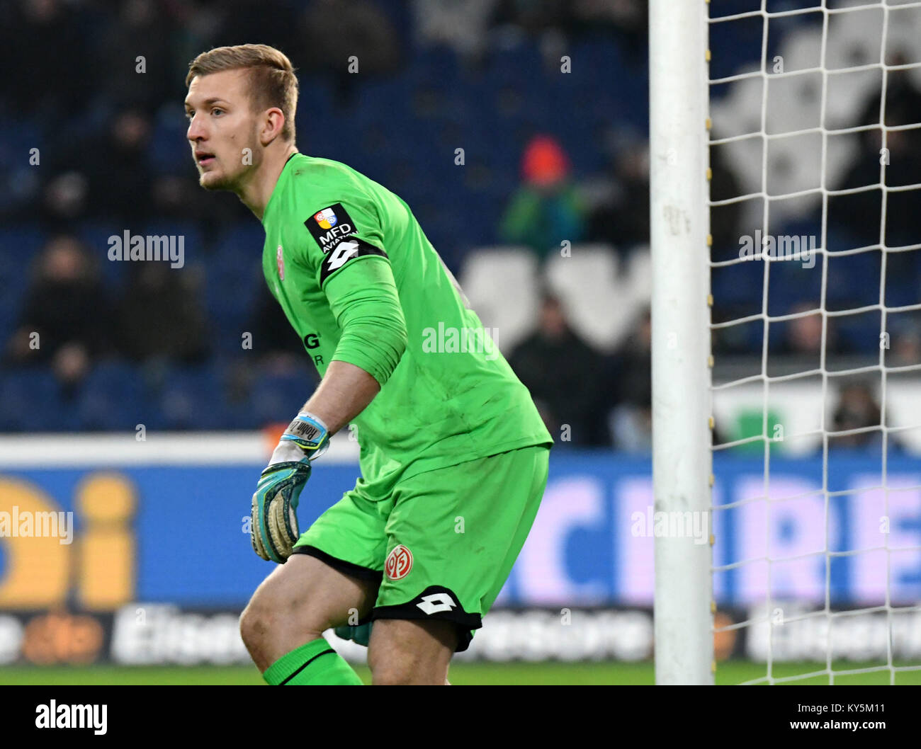 Hannover, Germany. 13th Jan, 2018. Mainz goalie Robin Zentner in goal ...
