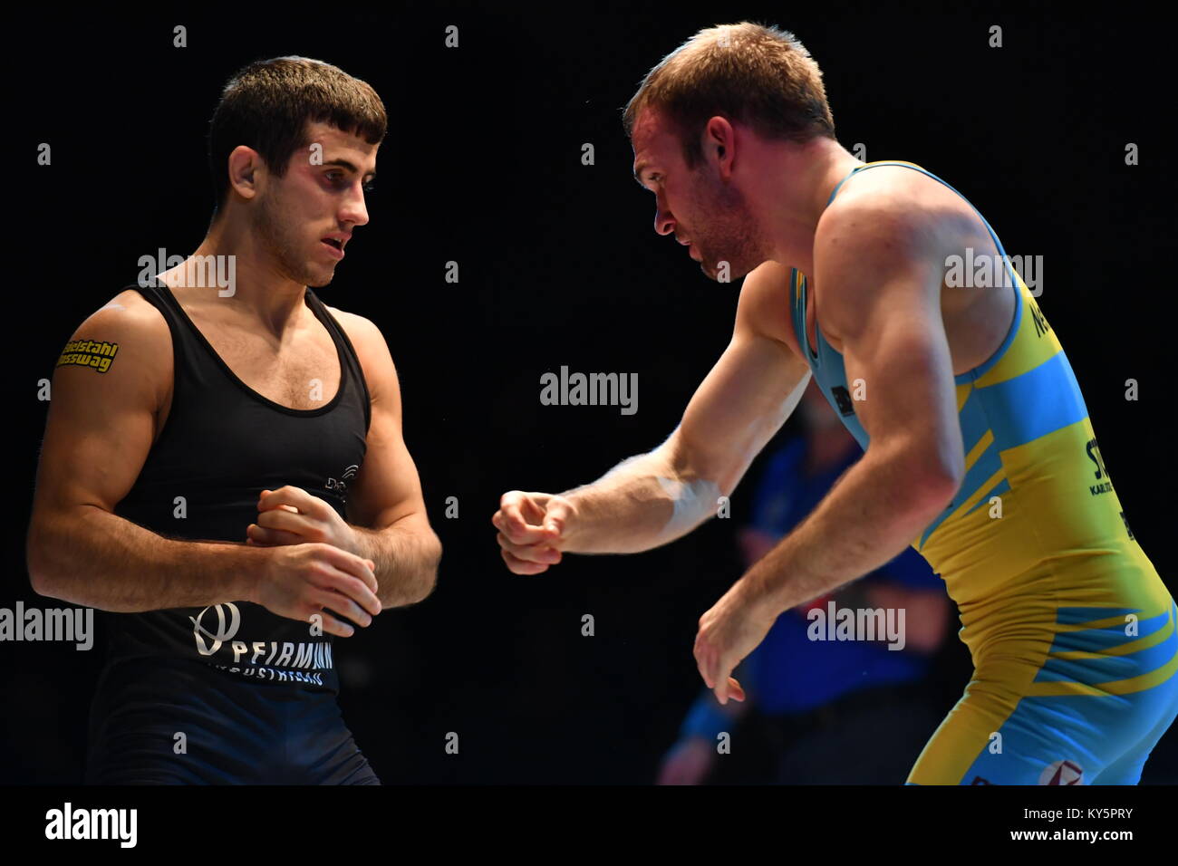 Karlsruhe, Deutschland. 13th Jan, 2018. vl Maxim Mamulat (Weingarten) - Benjamin Raiser ...