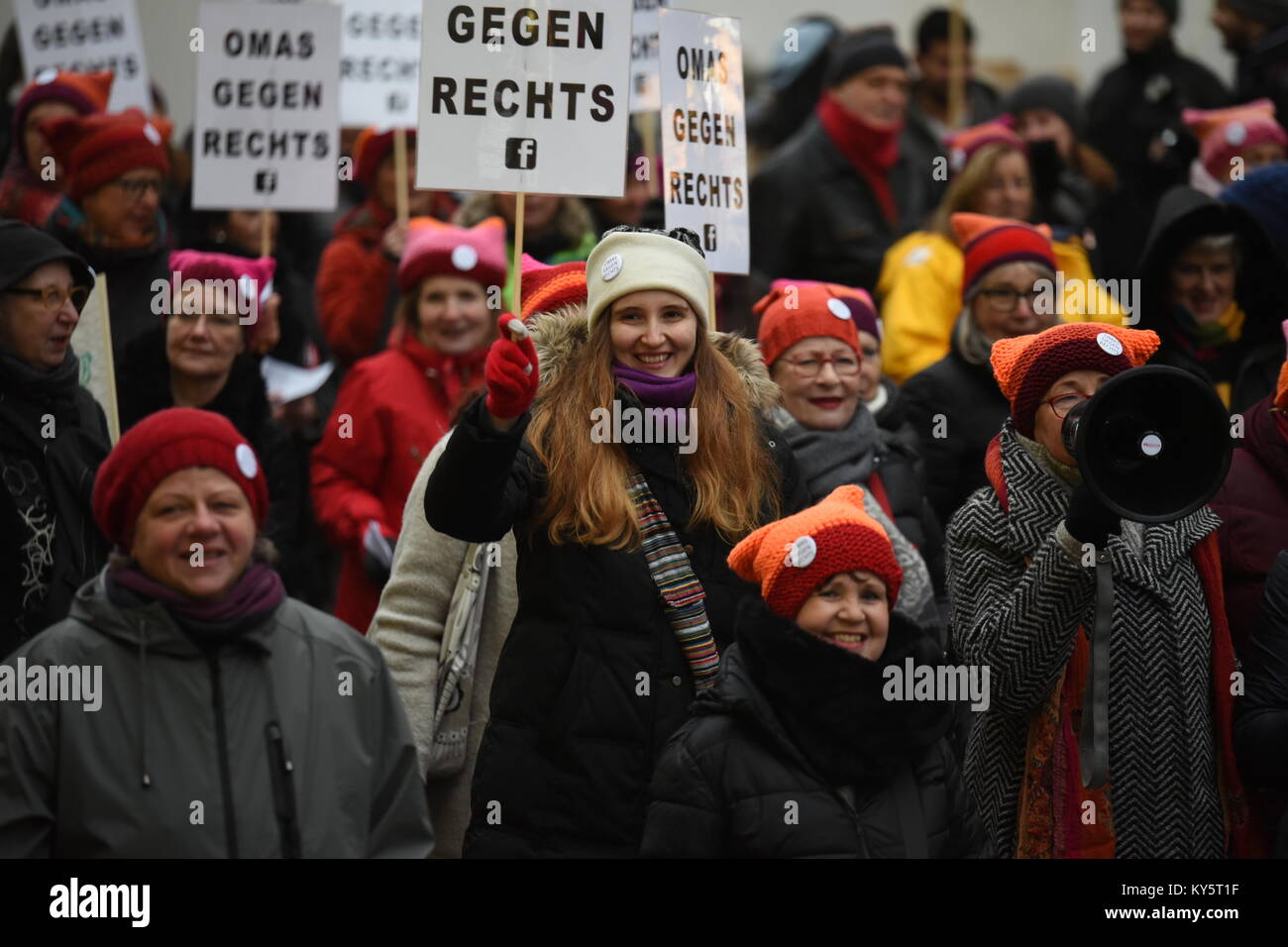 Anti government sign signs hi-res stock photography and images - Alamy