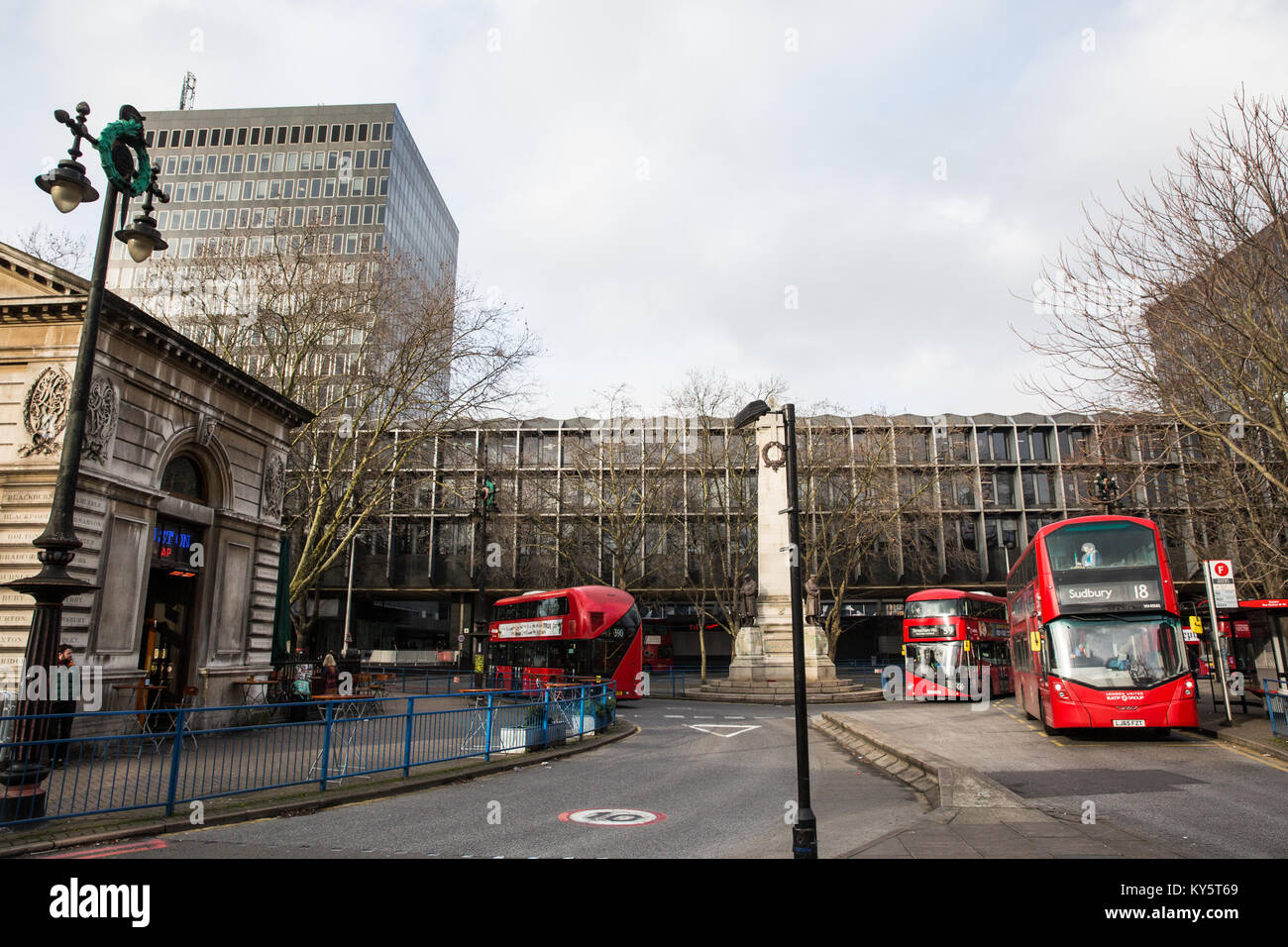 Euston taxi rank hi-res stock photography and images - Alamy