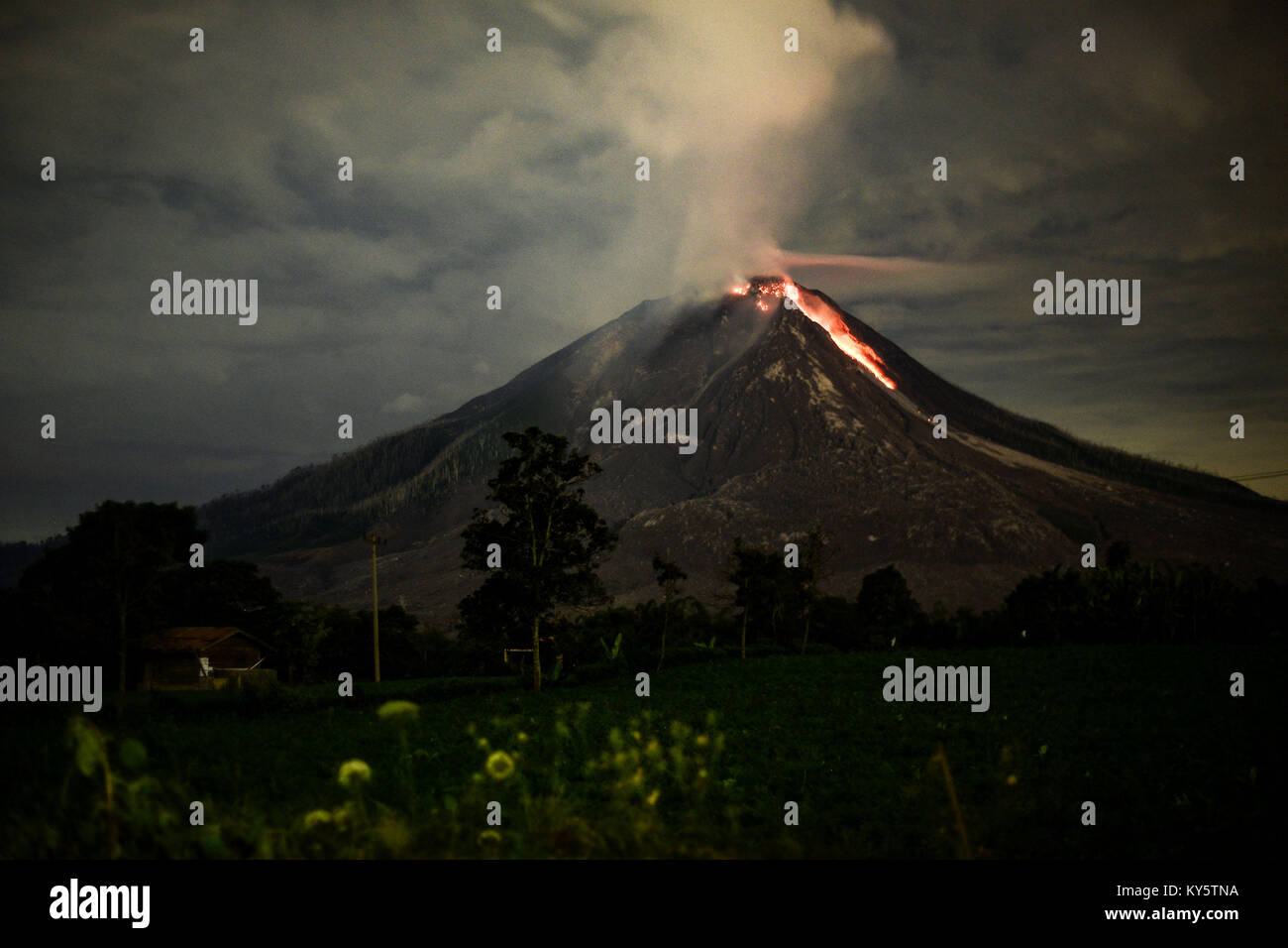 North Sumatra, North Sumatra of Indonesia. 14th Jan, 2018. Mount ...