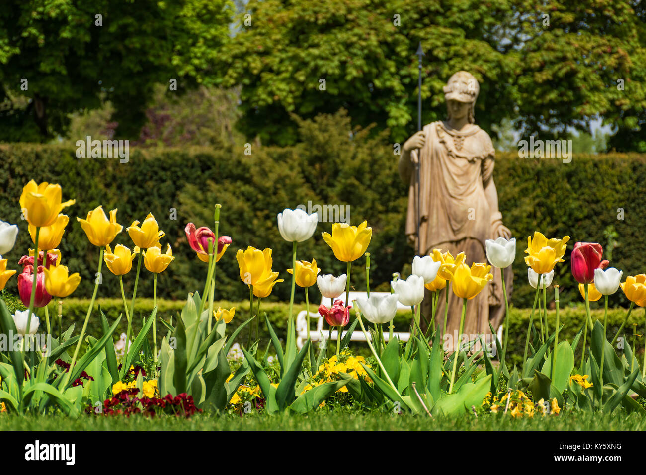Statue in spa hi-res stock photography and images - Alamy