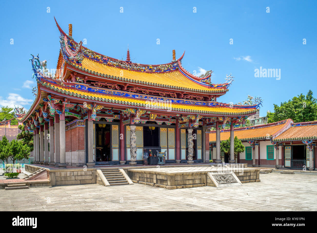 Taipei, taiwan temple hi-res stock photography and images - Alamy