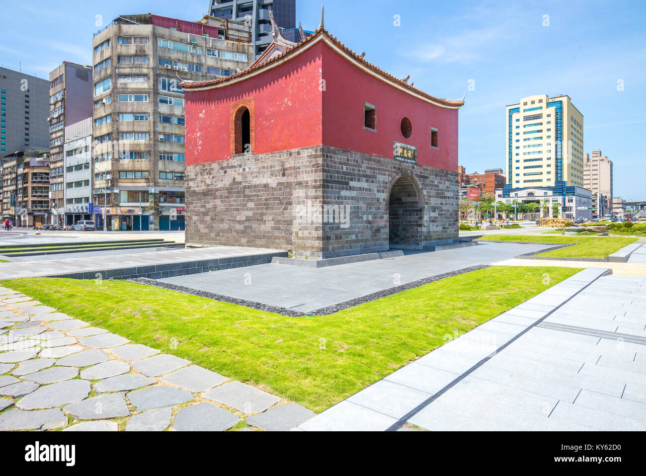 the north gate, cheng-en gate, of old taipei city Stock Photo - Alamy