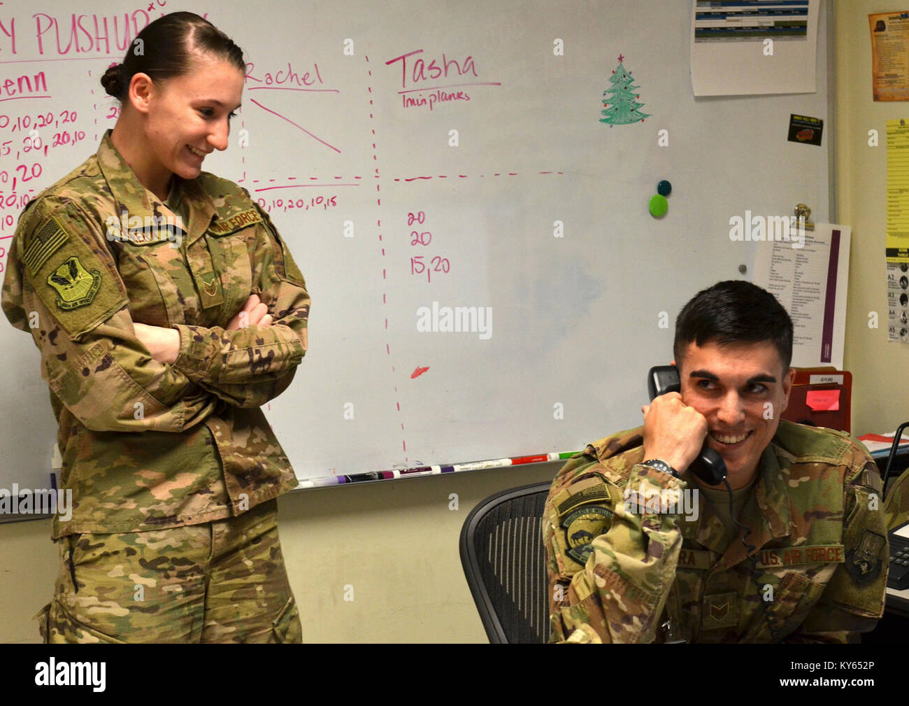 Senior leader enlisted commissioning program hi-res stock photography ...