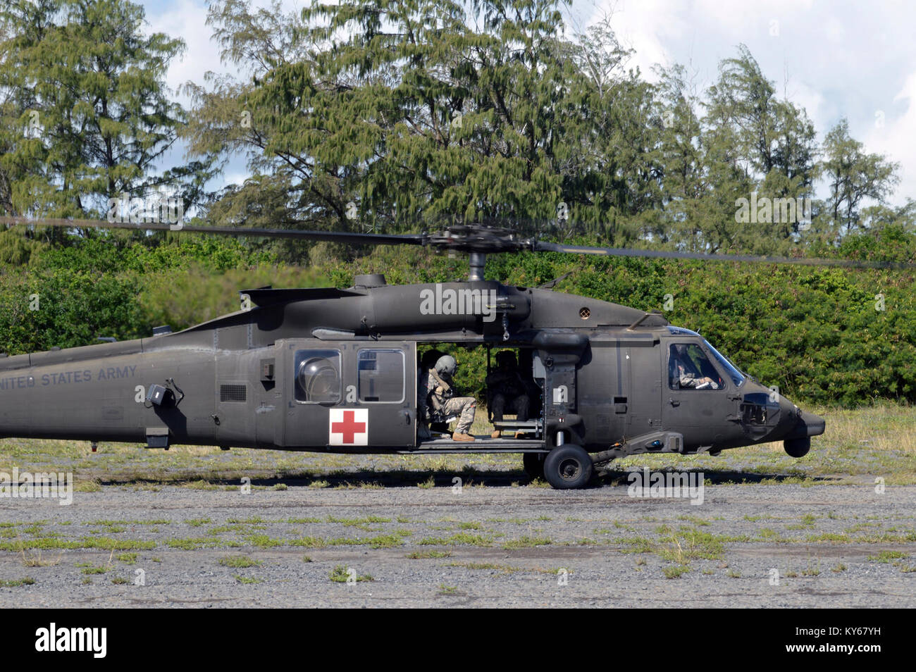 A UH-60 Black Hawk assigned to the 25th Combat Aviation Brigade, 25th ...