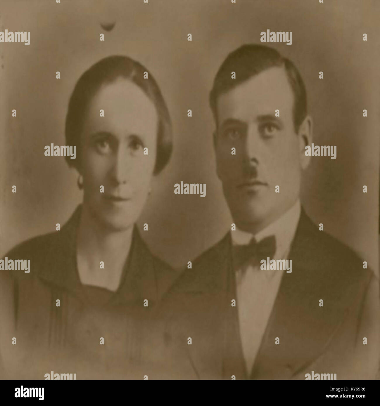 Vintage sepia photo of period wedding couple Stock Photo - Alamy