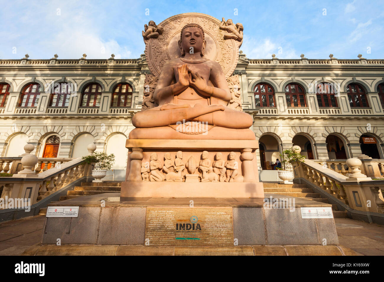 Kandy buddhist monument hi-res stock photography and images - Alamy