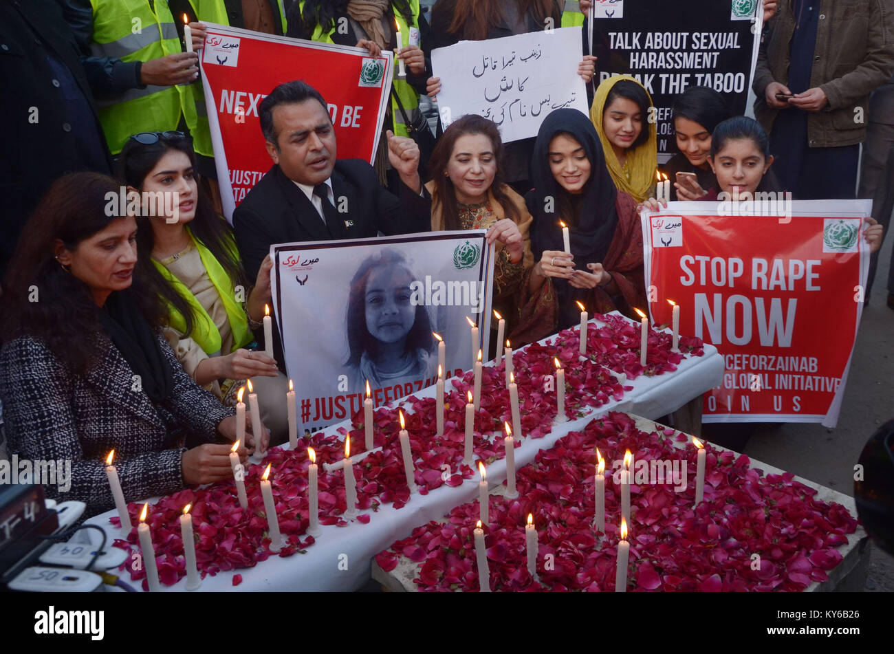 Lahore, Pakistan. 13th Jan, 2018. Activists of Pakistan Global ...