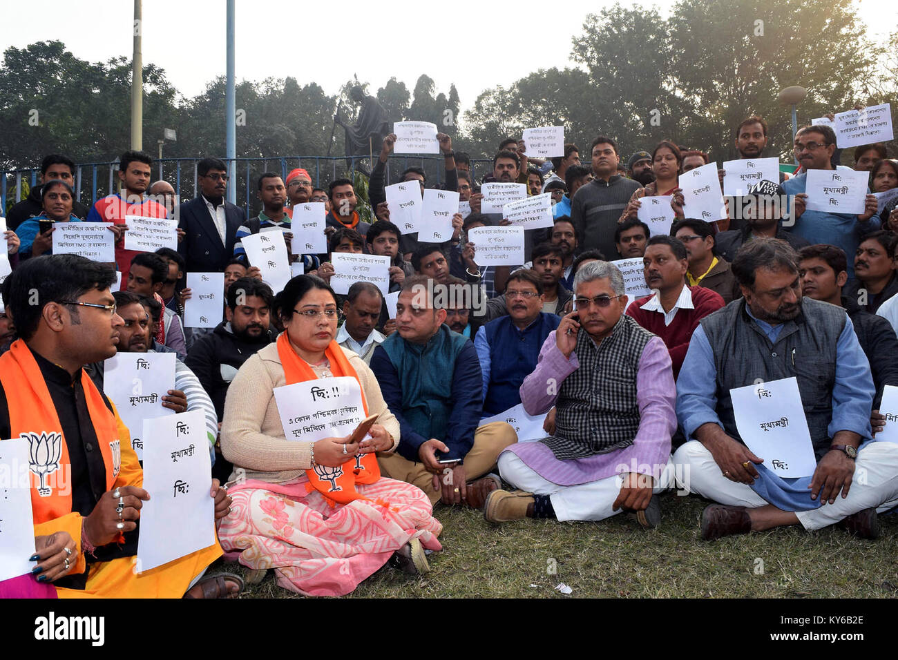 West bengal trinamool youth congress hi-res stock photography and ...