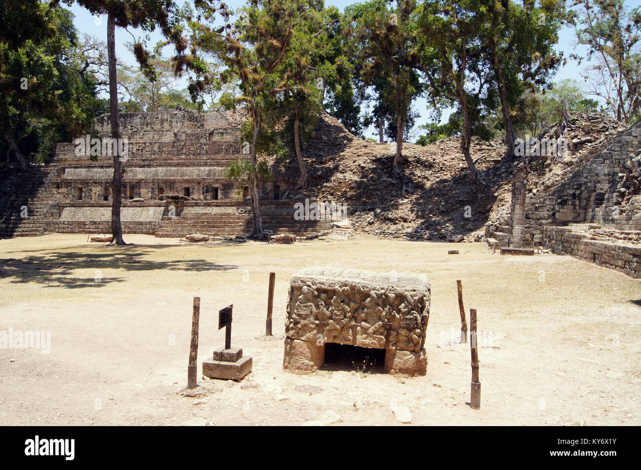 Stone altar and pyramid in Copan, Honduras Stock Photo - Alamy