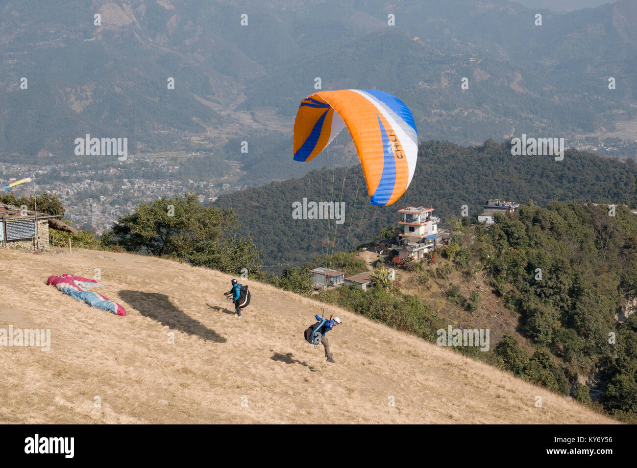 Launching paragliding hi-res stock photography and images - Alamy