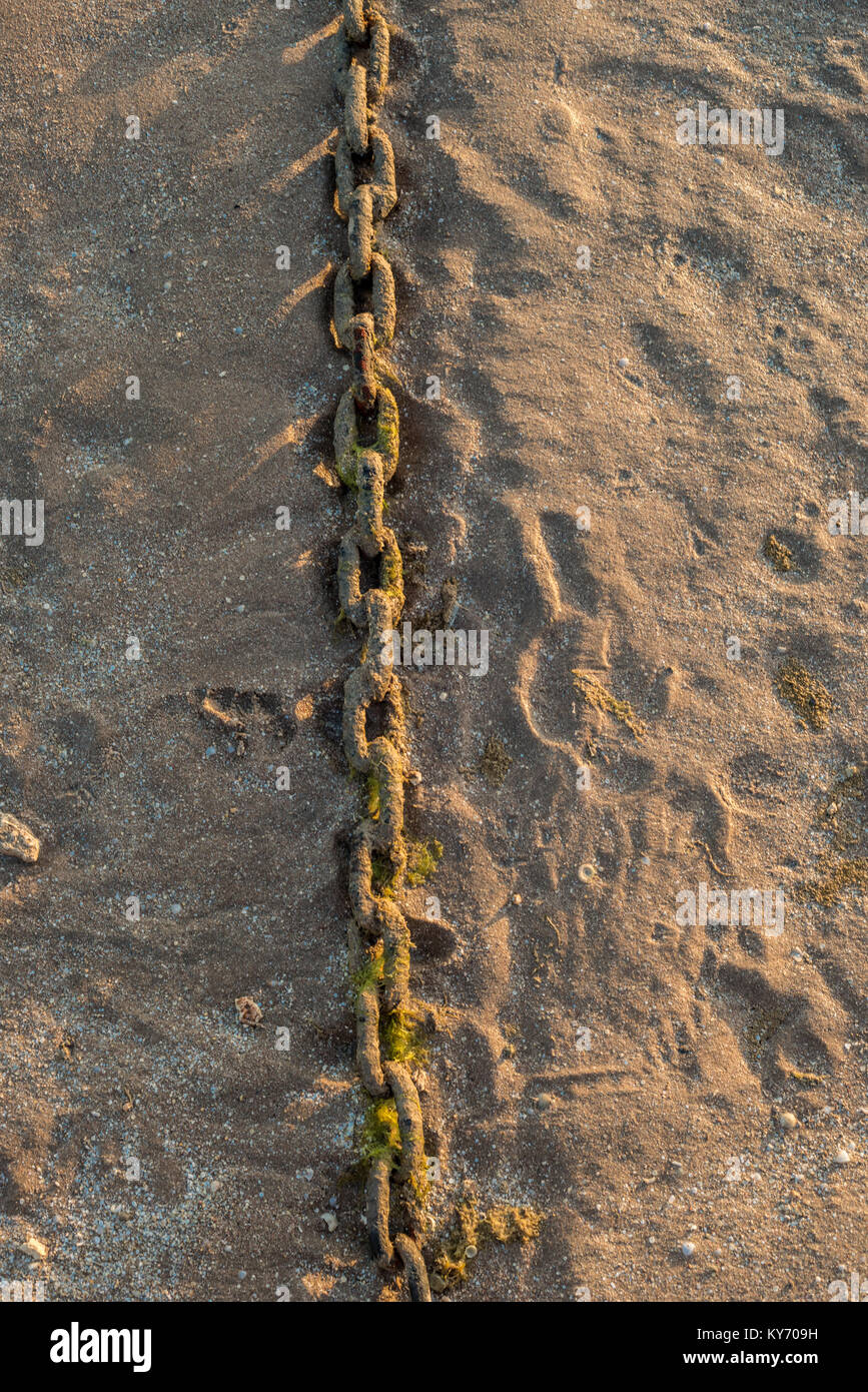 Old rope and chain hi-res stock photography and images - Alamy