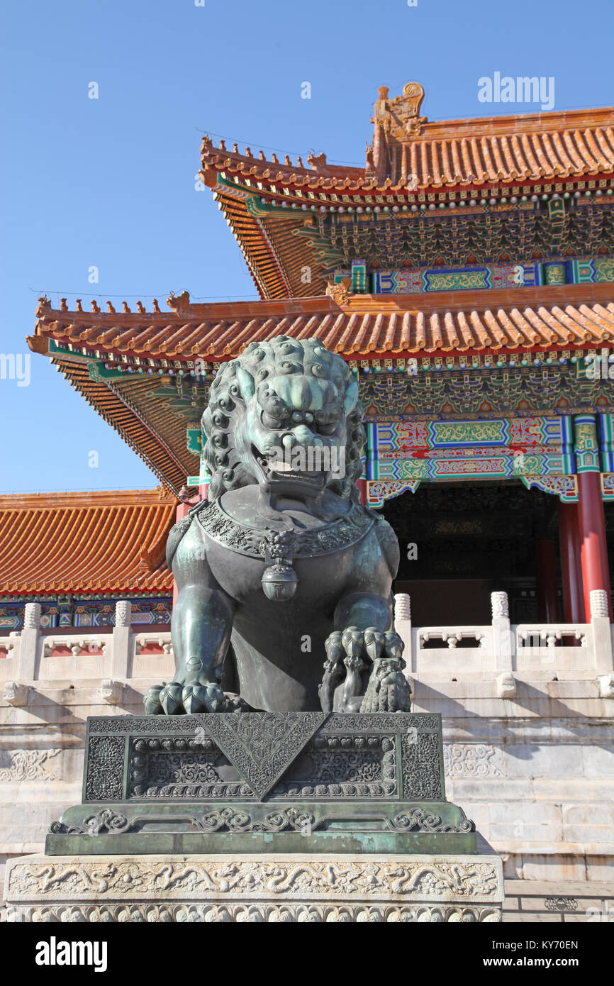 China, Beijing, Forbidden City. Bronze lion Stock Photo - Alamy