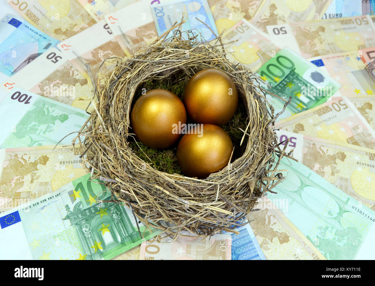 Bed of money hi-res stock photography and images - Alamy