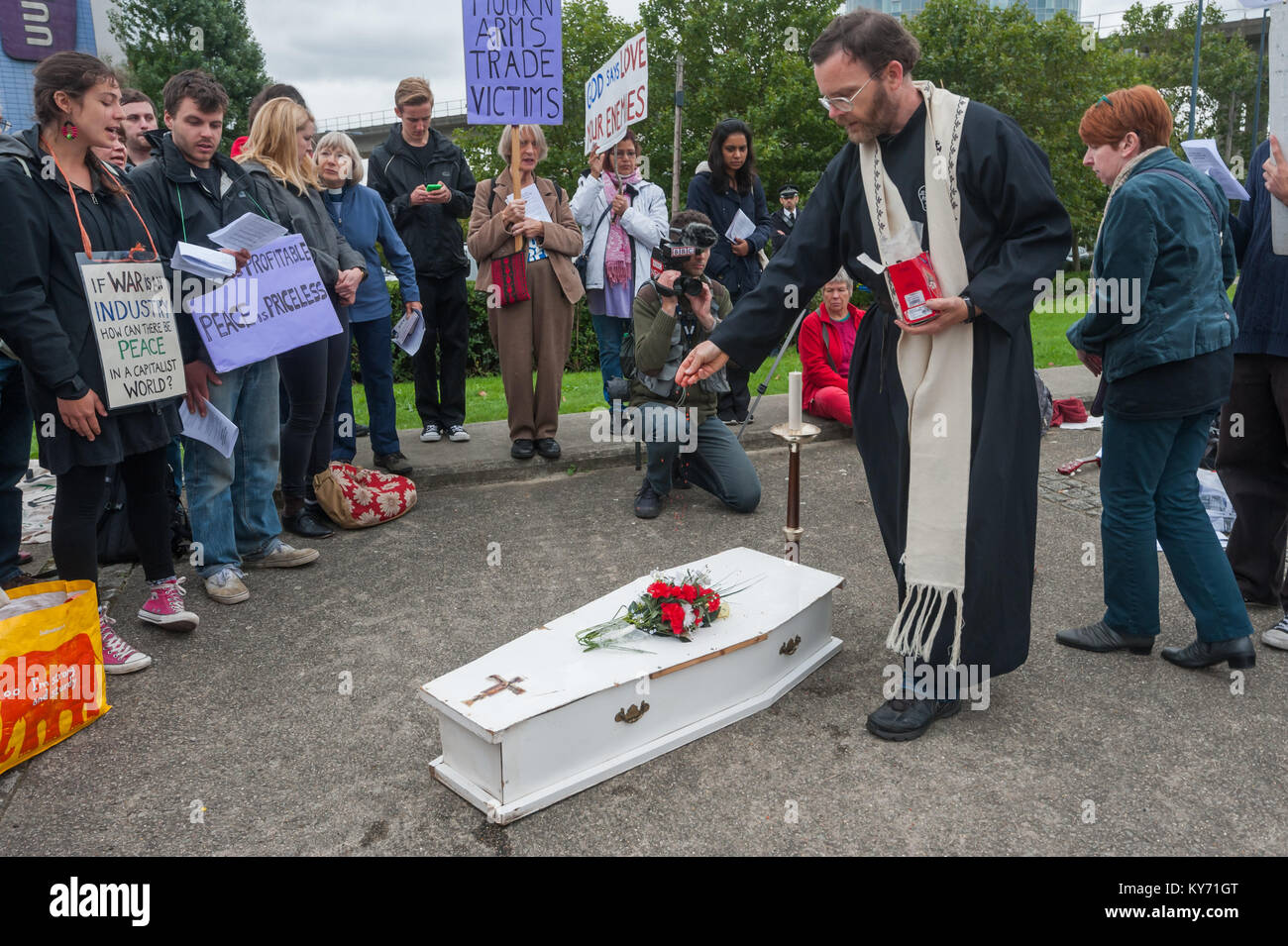 Priest coffin catholic hi-res stock photography and images - Alamy
