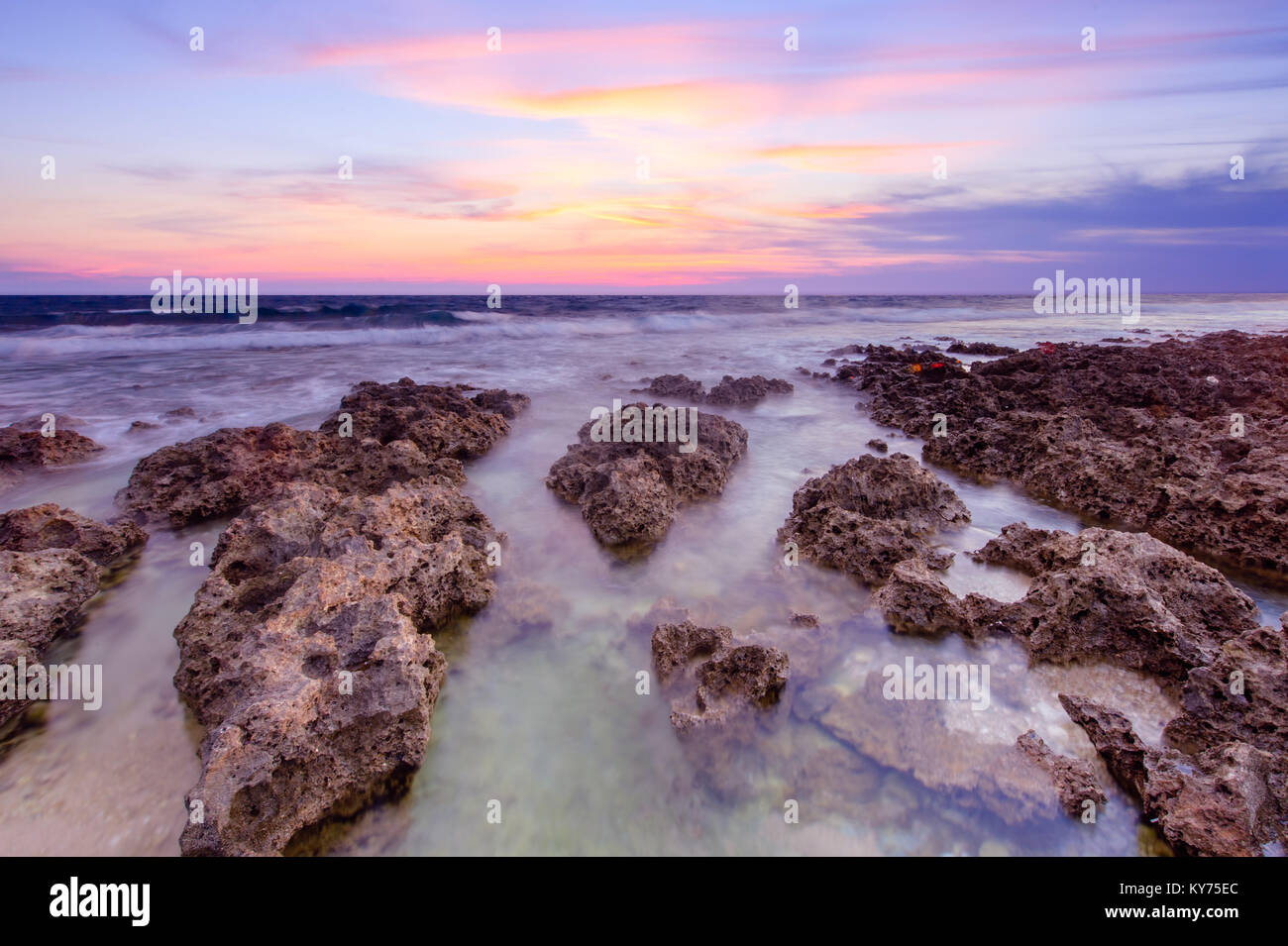 Fringing reef hi-res stock photography and images - Alamy
