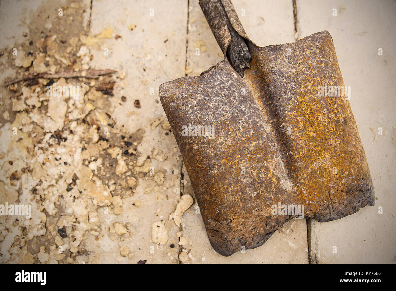 Antique wooden shovel hi-res stock photography and images - Alamy