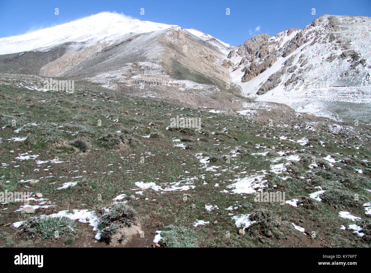 Peak of volcano Damavand in Iran Stock Photo - Alamy