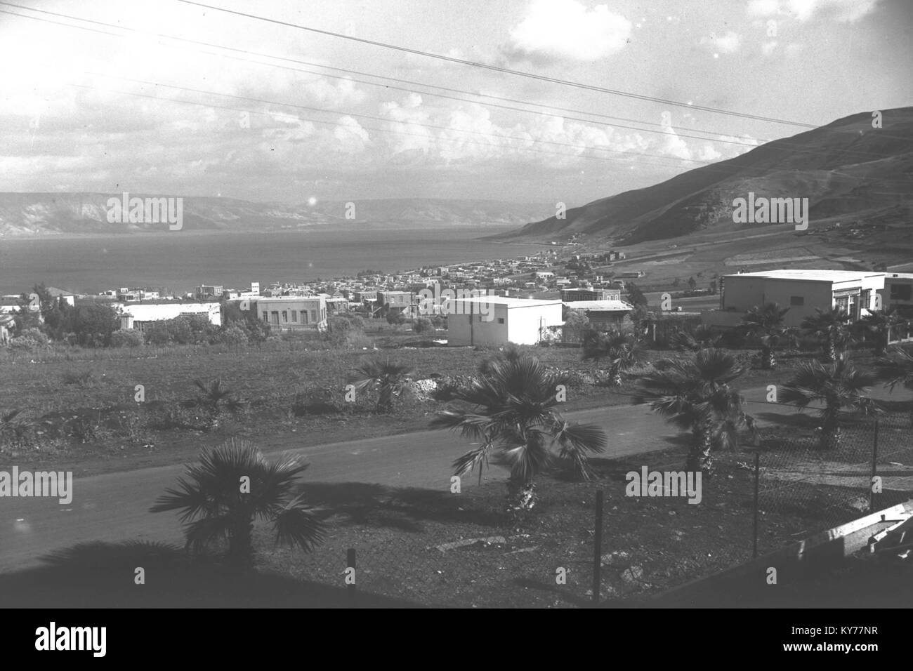 City on the shore Black and White Stock Photos & Images - Alamy