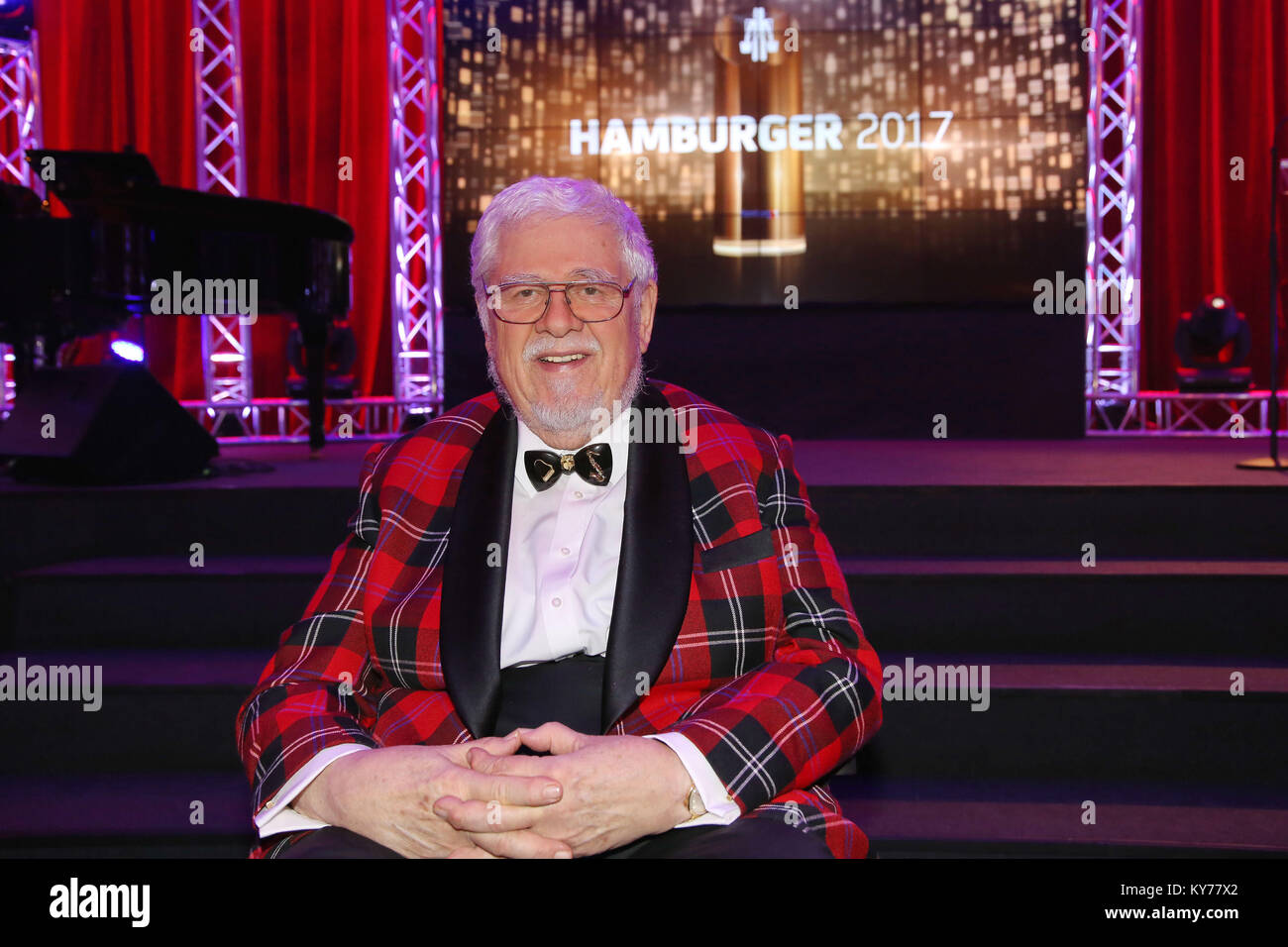 Hamburg mayor Olaf Scholz lend the Hamburg citizen of the year award at ...