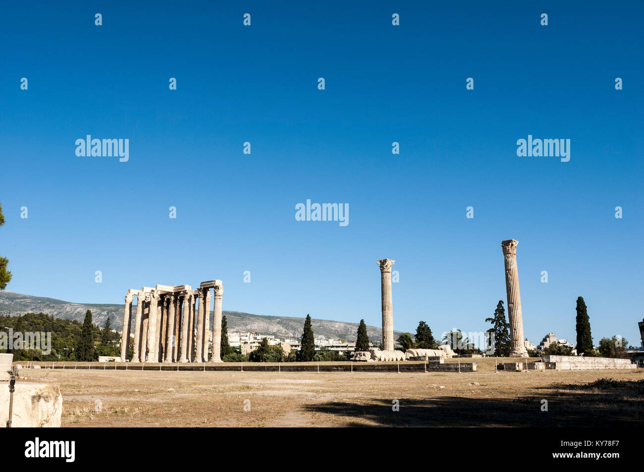 ancient temple of Zeus, Olympeion, Athens, Greece Stock Photo - Alamy