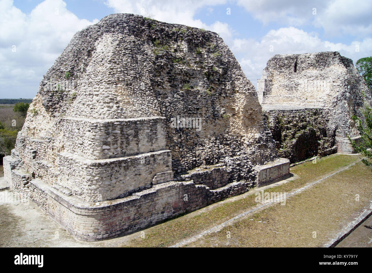 Two piramids in Becan ruins, Yucatan, Mexico Stock Photo - Alamy